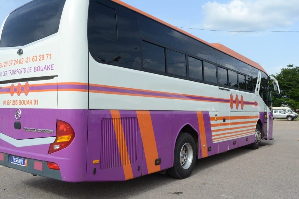 Un car du leader du transport routier ivoirien prend feu sur l ...